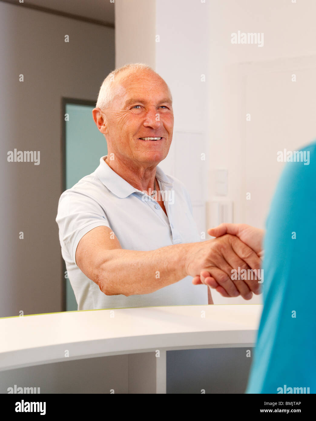 Man shaking hands Stock Photo - Alamy