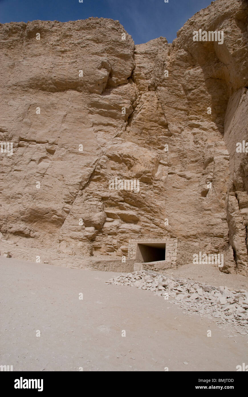 Egypt, Luxor, West Bank, Valley of the Kings. Tomb entry Stock Photo ...