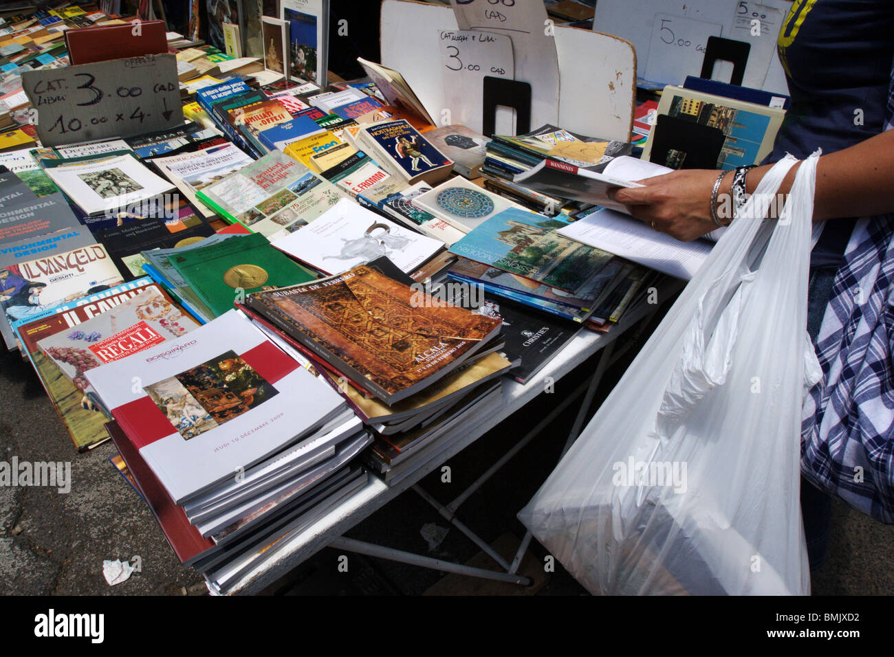 Porta Portese Market in Trastevere Rome Italy Stock Photo - Alamy