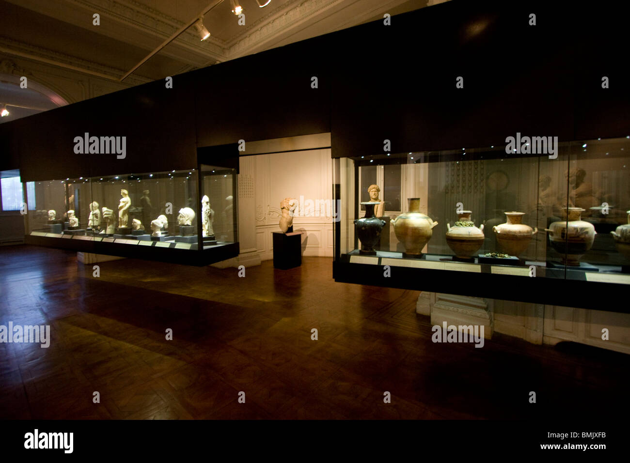 Artefacts raised during underwater excavations around Alexandriaon ...