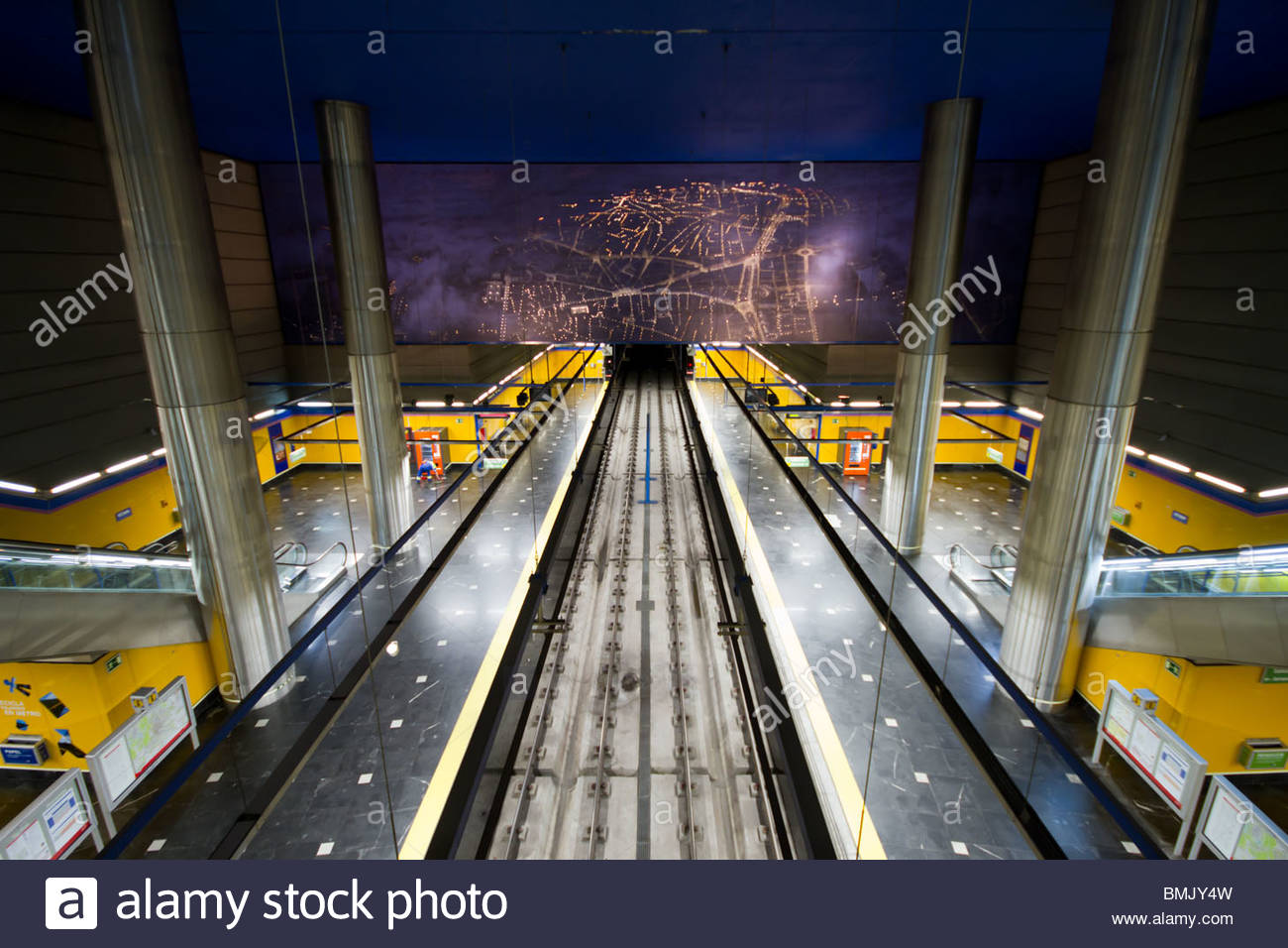 Metro Station Madrid Stock Photos & Metro Station Madrid Stock Images ...