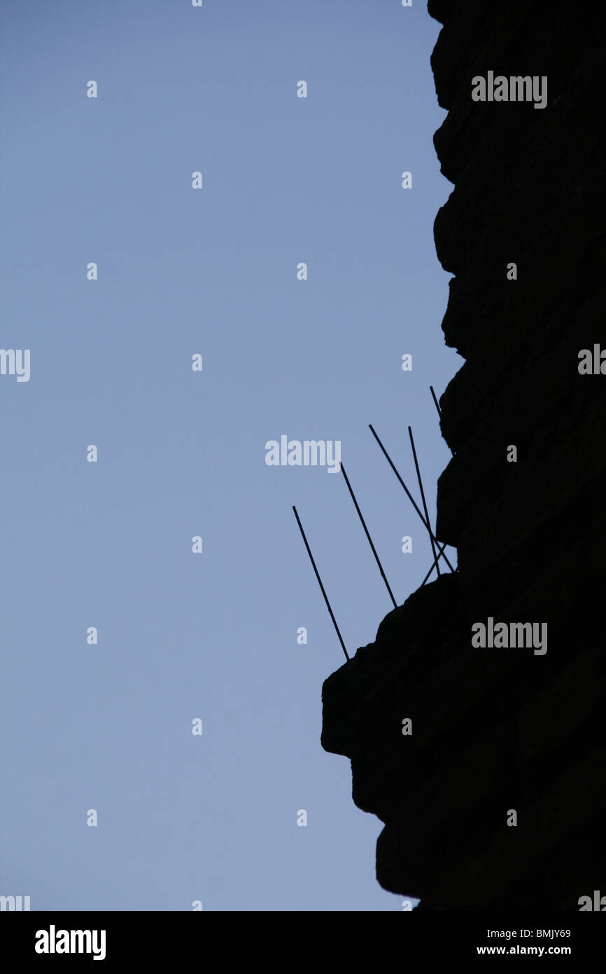 bird repellent metal spikes on monument building wall Stock Photo - Alamy