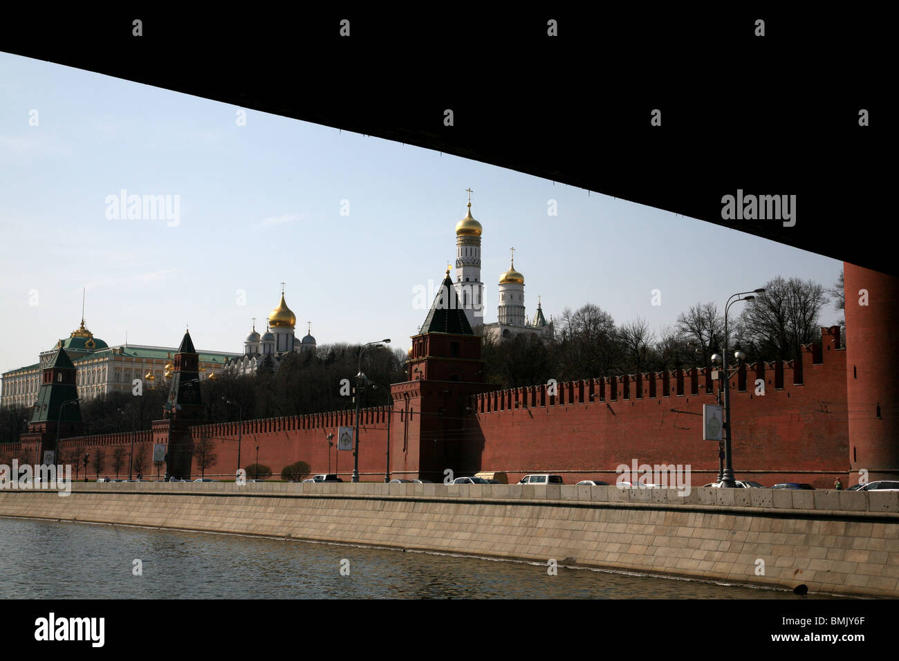 Russia, Moscow, Kremlin. Kremlin wall, Moskva River, Quay Stock Photo ...