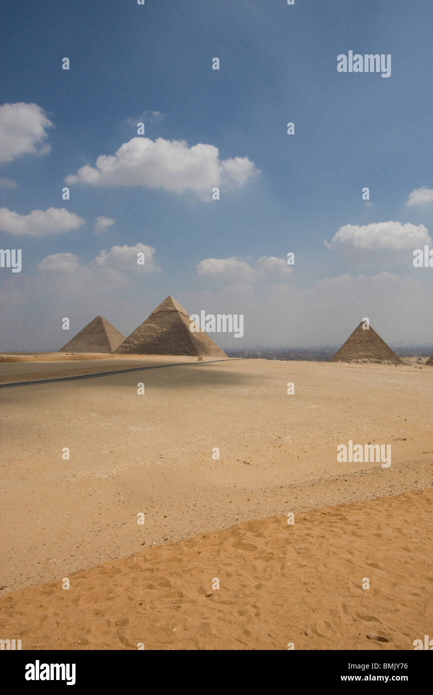 Great Pyramid of Khufu (Cheops), Pyramid of Khafre (Chephren) and ...