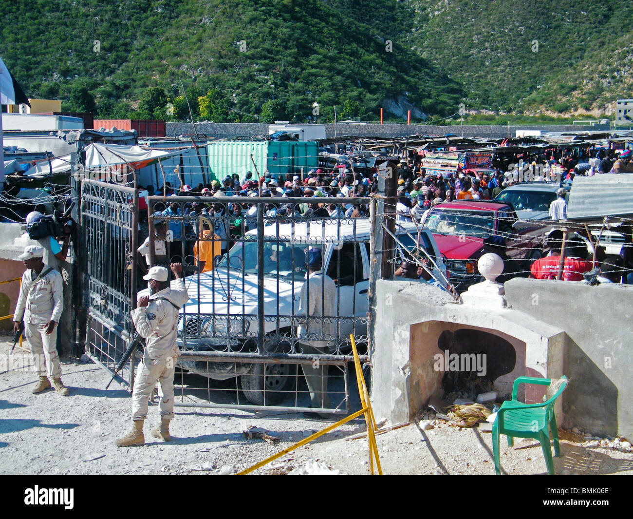 Thousands of earthquake survivors crowd the gates at the Dominican ...