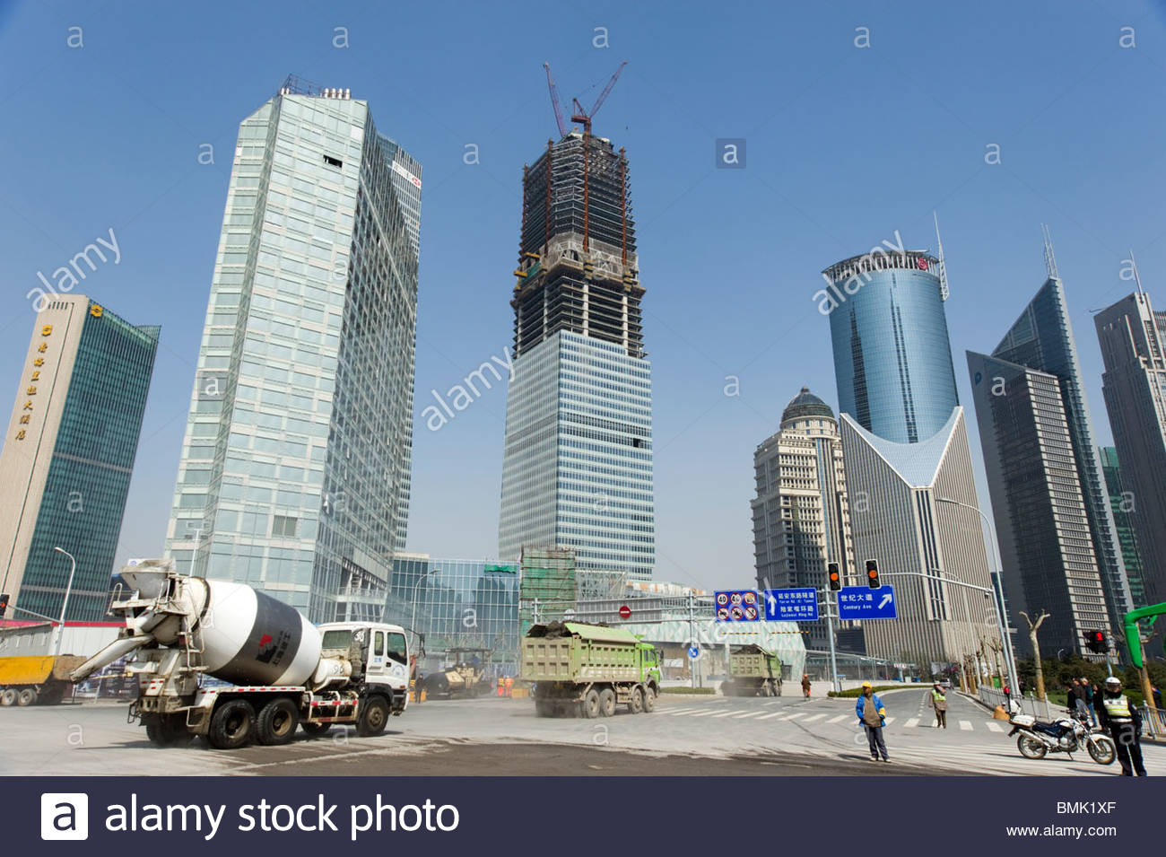 Pudong Shanghai Construction Stock Photos & Pudong Shanghai ...