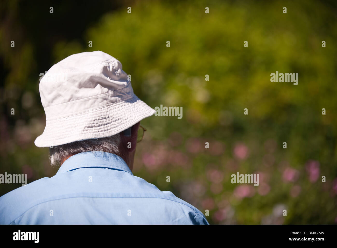 English garden elderly person hi-res stock photography and images - Alamy