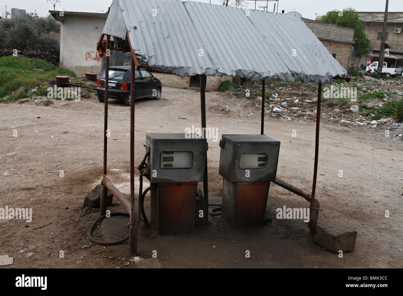 Small petrol station hi-res stock photography and images - Alamy