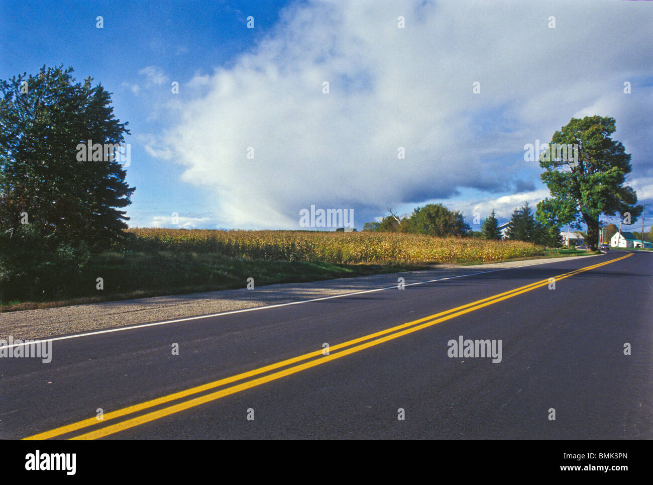 Yellow do not pass double strip traffic lane Stock Photo - Alamy