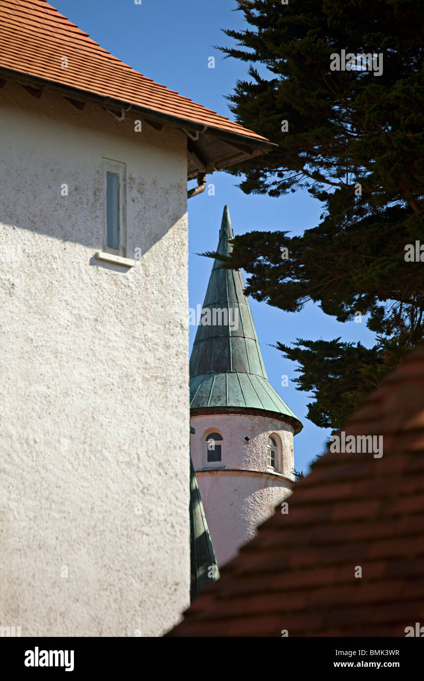 Pointed roof hi-res stock photography and images - Alamy