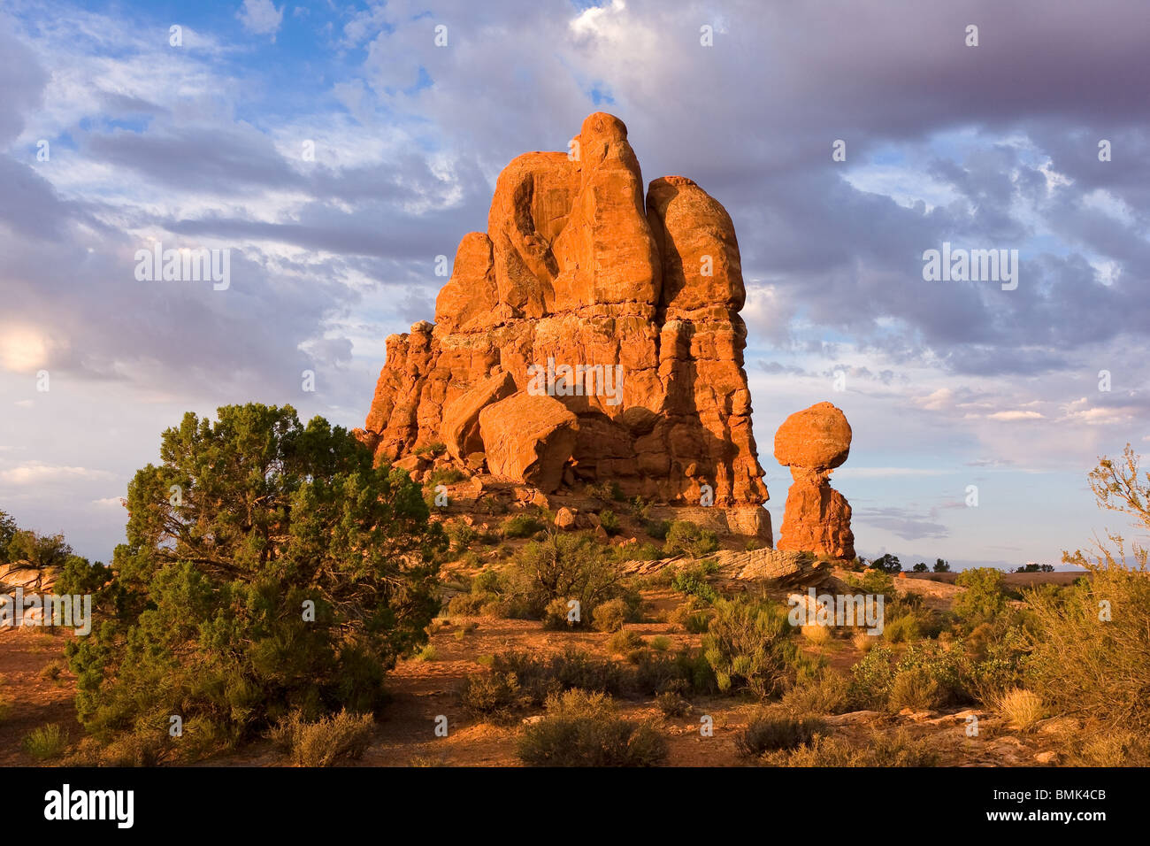 Balanced Rock Sunrise, Arches National Park, Moab, Utah Stock Photo - Alamy