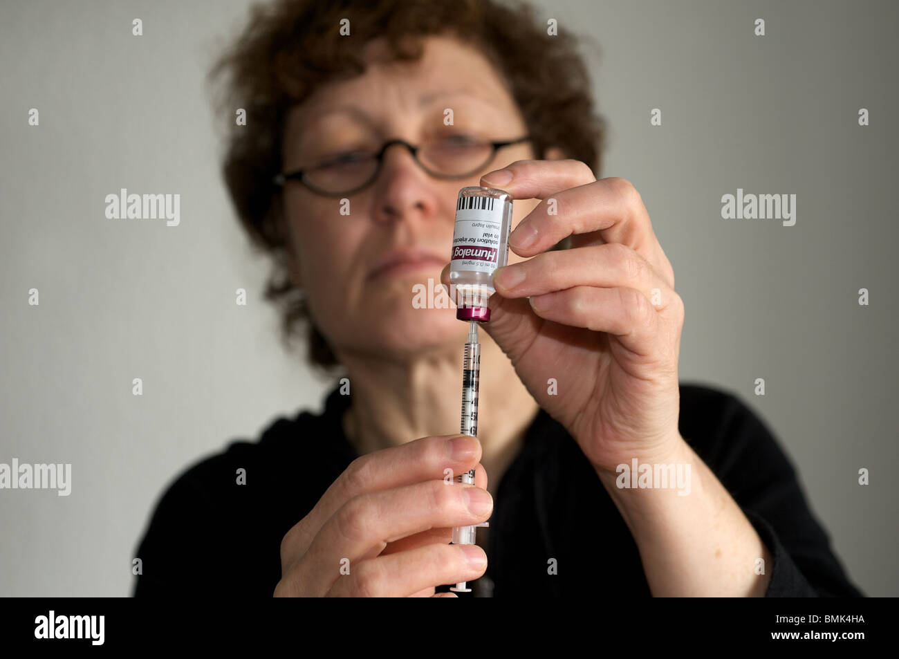 Woman drawing up insulin injection Stock Photo - Alamy
