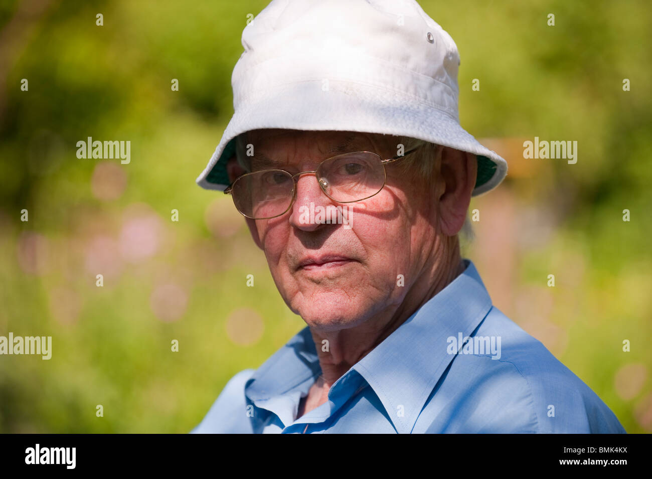 A MODEL RELEASED elderly man in his spring garden in the Uk Stock Photo ...