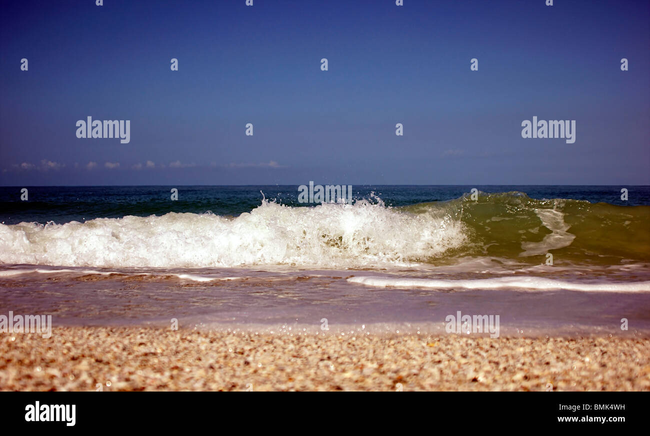 Swelling waves hi-res stock photography and images - Alamy