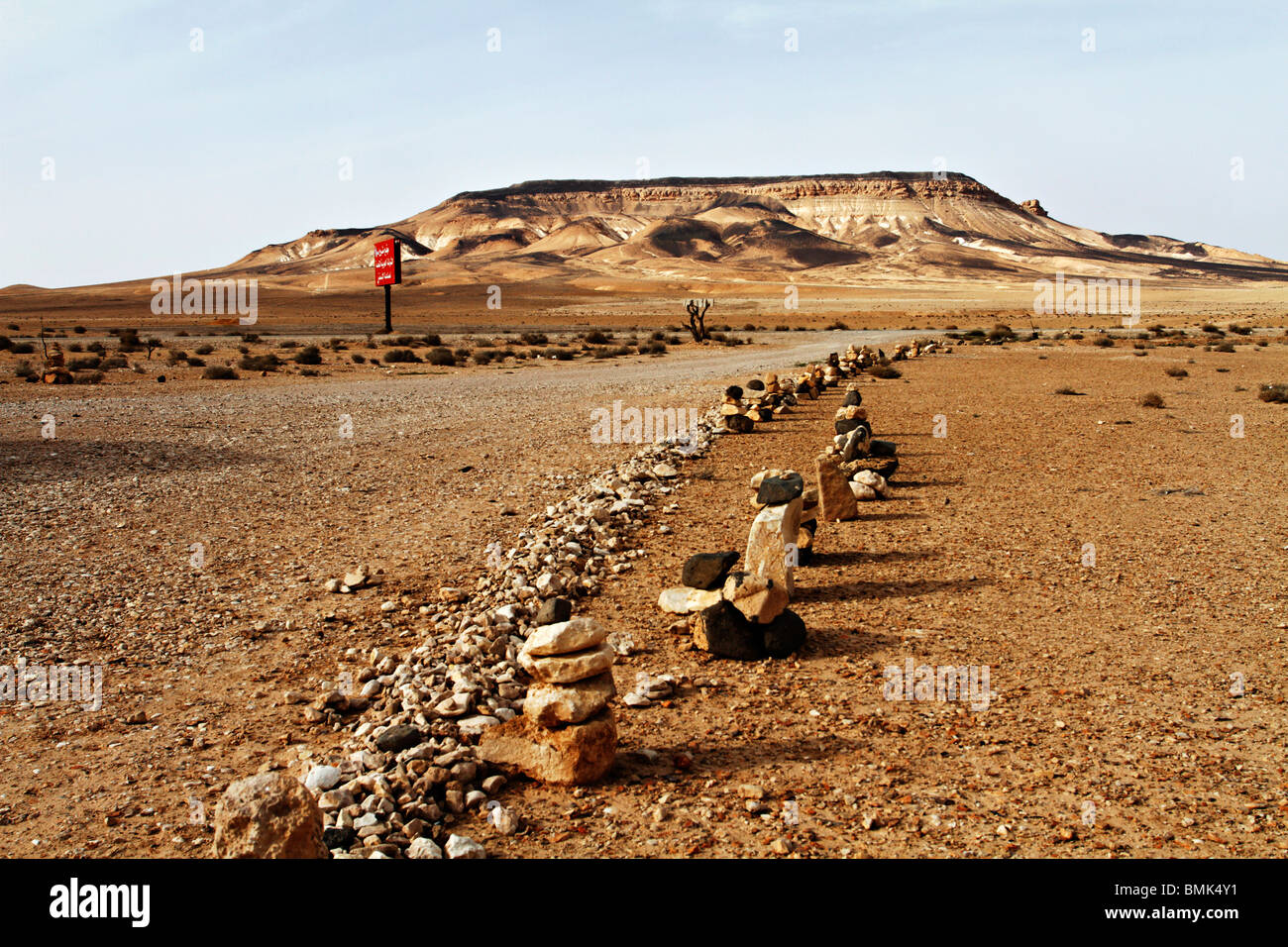 Vast empty desert hi-res stock photography and images - Alamy