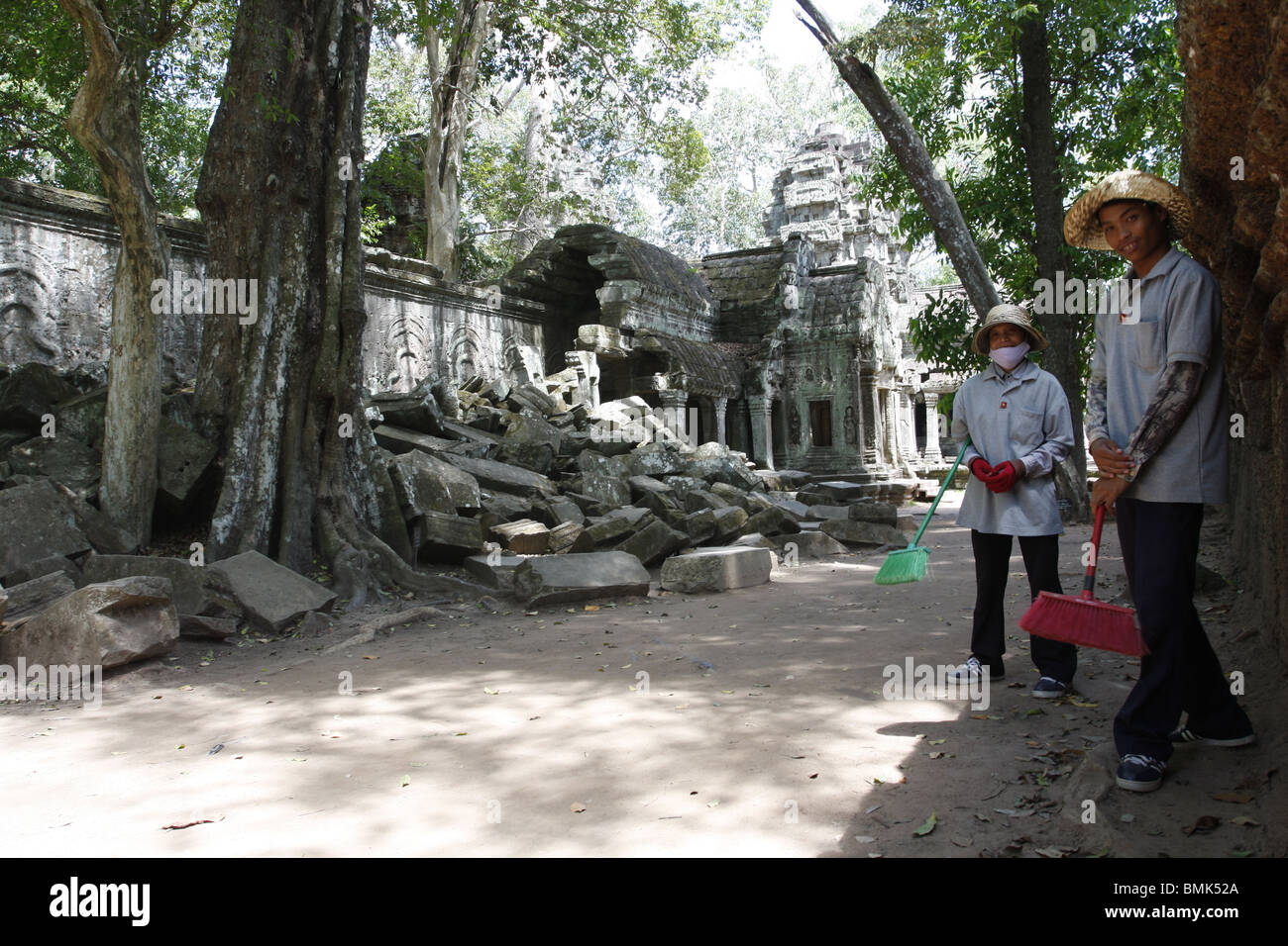 Khmer angkorian jungle temple hi-res stock photography and images - Alamy