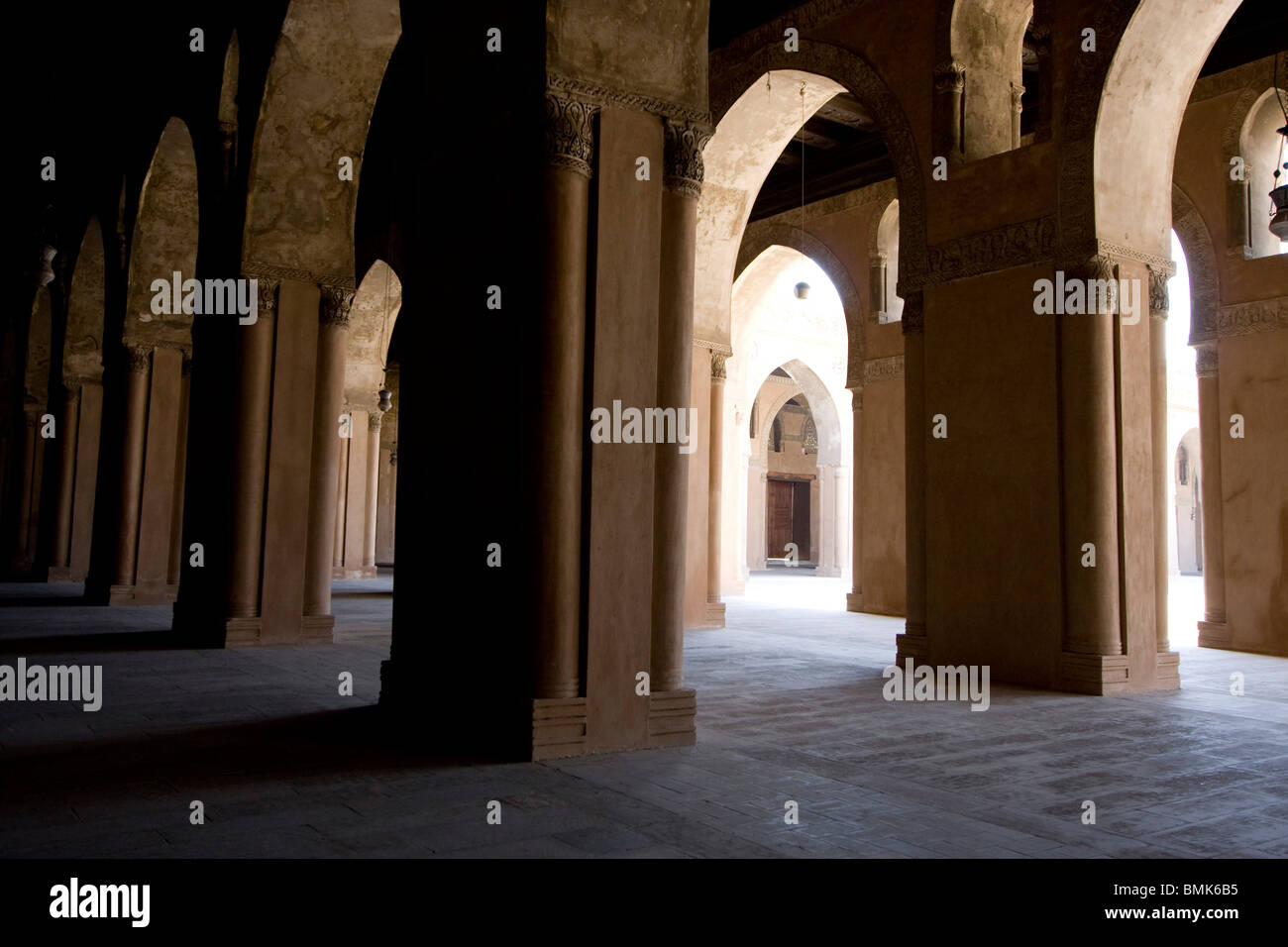 Arcade in Ibn Tulun Mosque, Cairo, Al Qahirah, Egypt Stock Photo - Alamy
