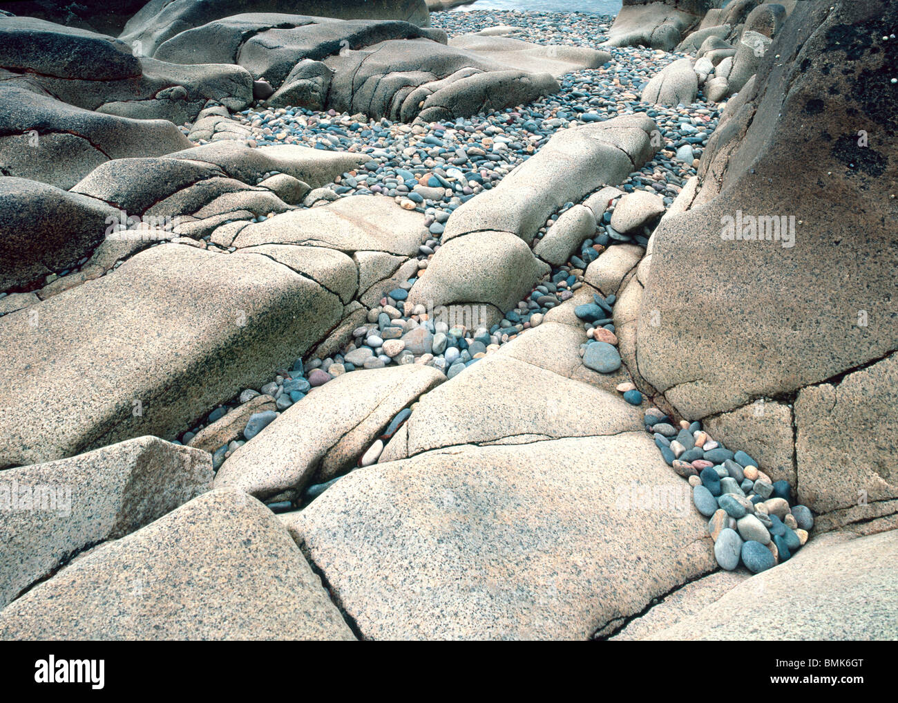 Seashore patterns of rock and rounded pebbles. Loch Slapin, Isle of ...