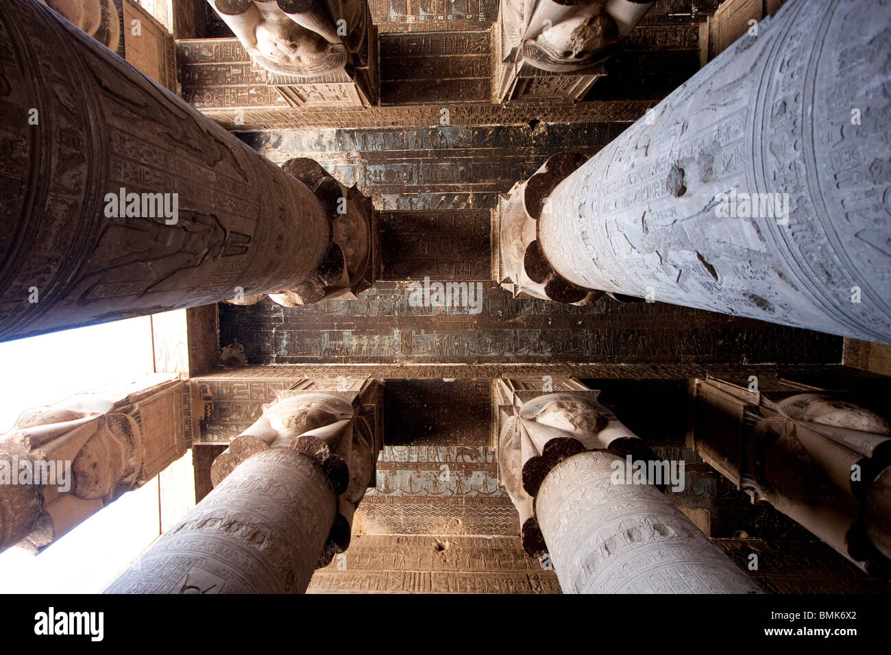 Outer columns hi-res stock photography and images - Alamy