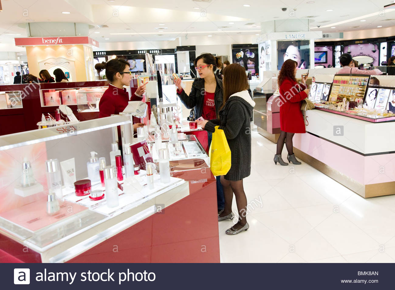 Cosmetics Counter Shop Stock Photos & Cosmetics Counter Shop Stock ...