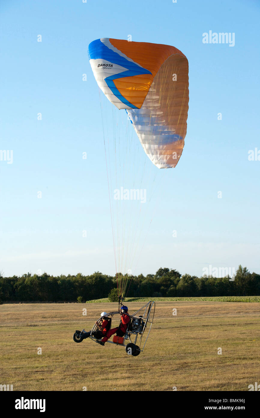 Motor paraglider in flight Stock Photo - Alamy