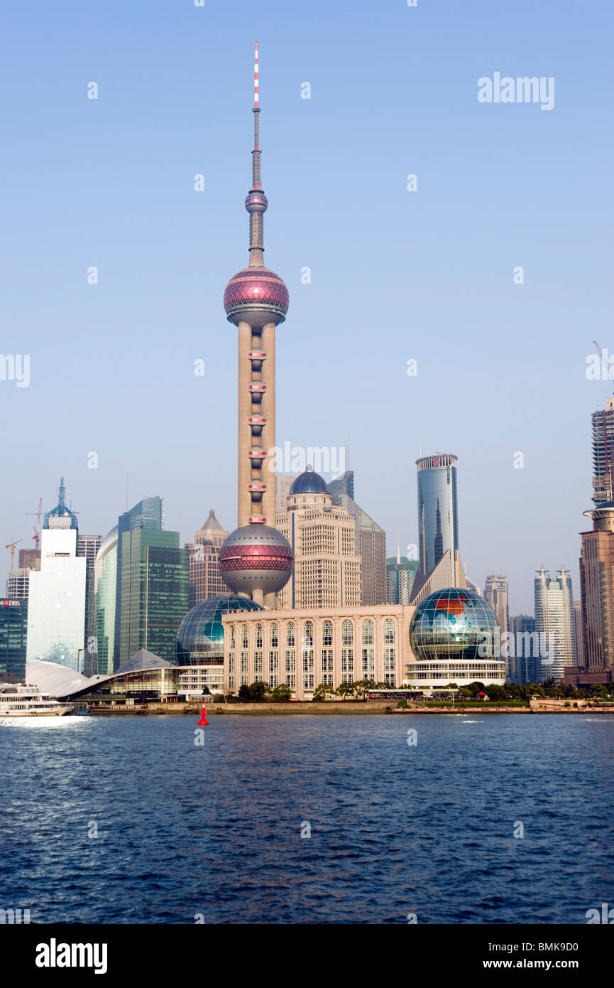 Shanghai city skyline modern hi-res stock photography and images - Alamy