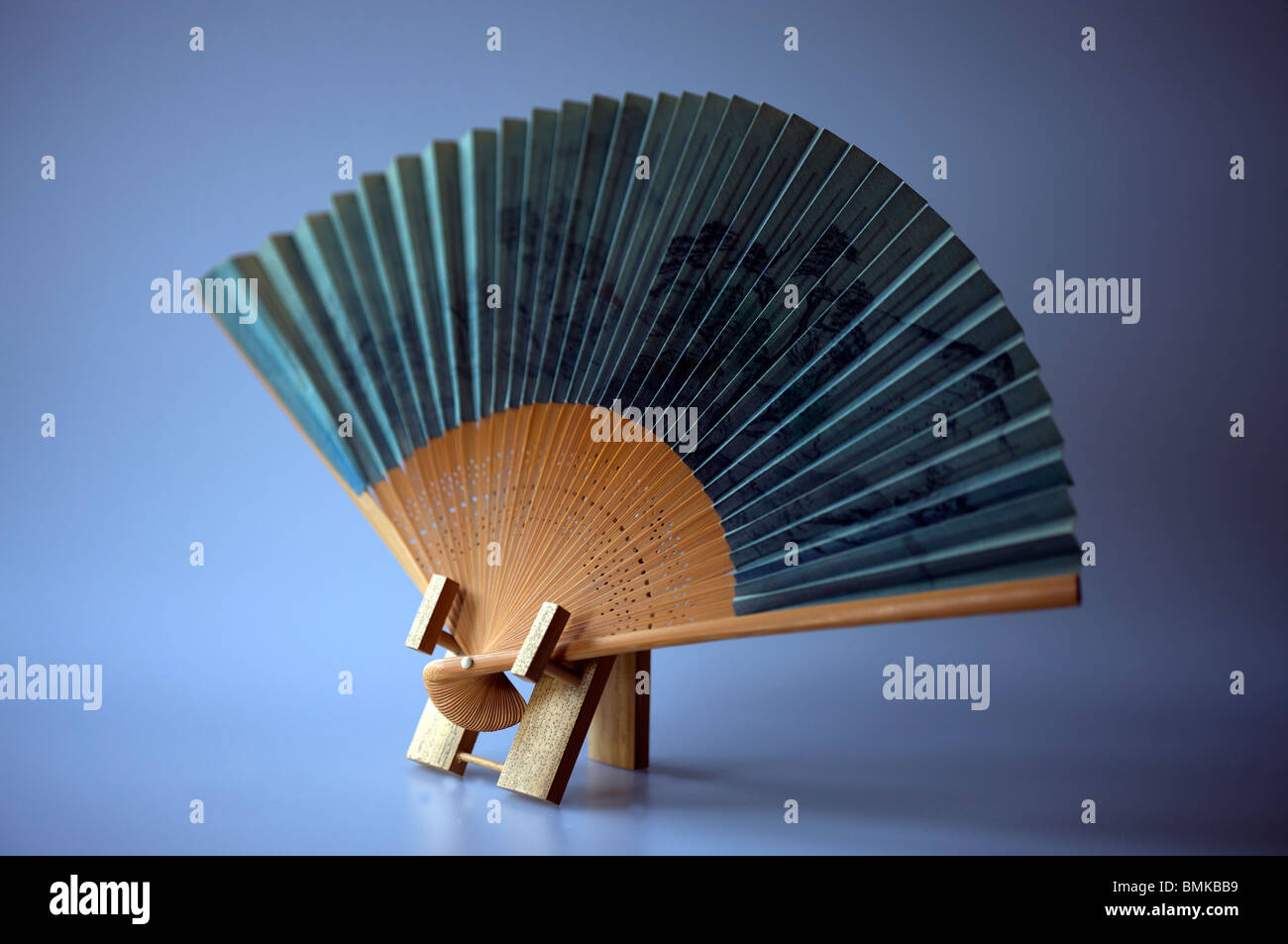 Japanese paper fan hi-res stock photography and images - Alamy
