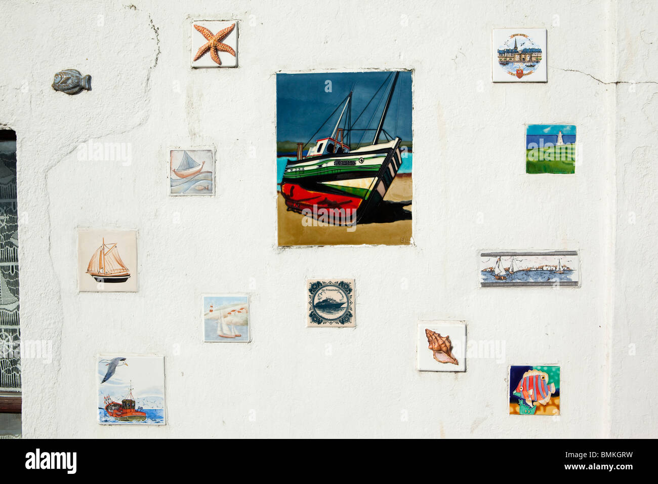 Mural tile hi-res stock photography and images - Alamy