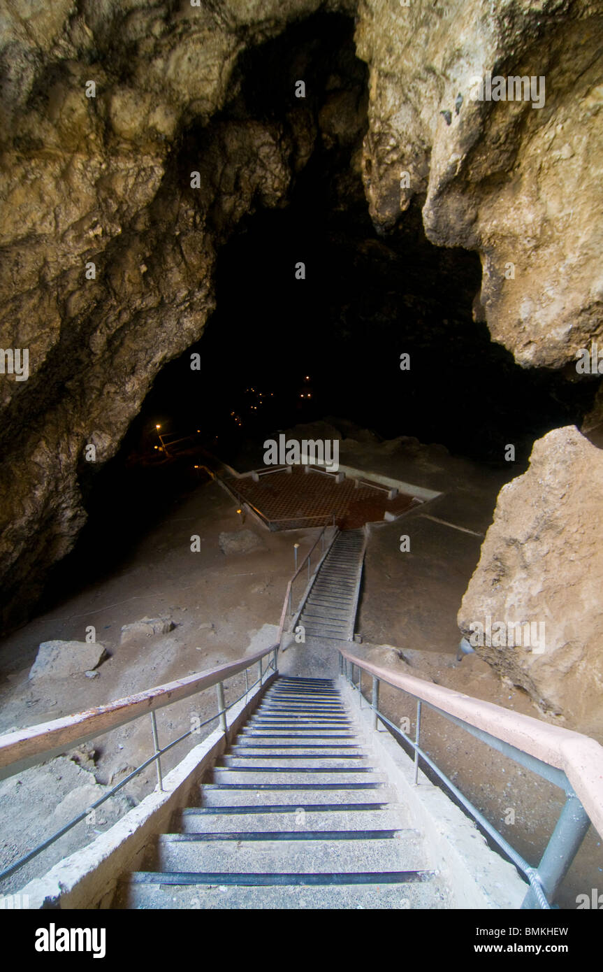 Underground lake, Koew Ata, Turkmenistan Stock Photo - Alamy