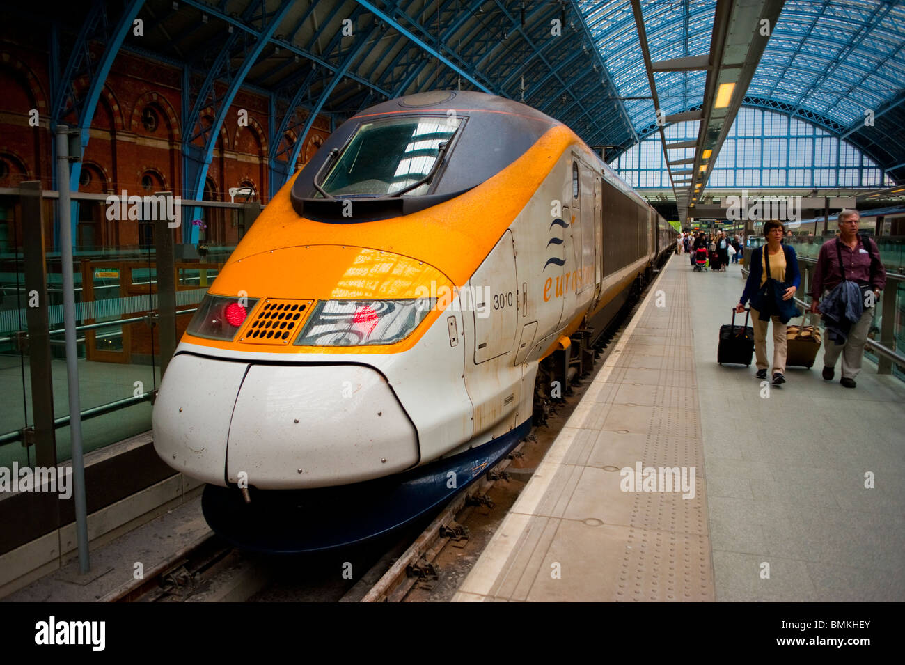 Train front hi-res stock photography and images - Alamy