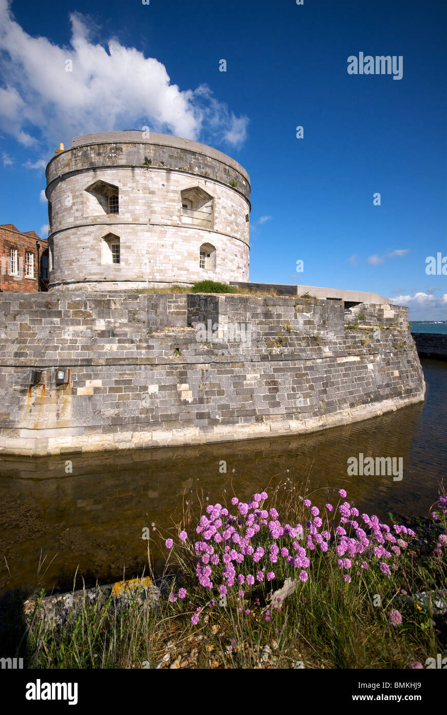 Calshot castle moat hi-res stock photography and images - Alamy