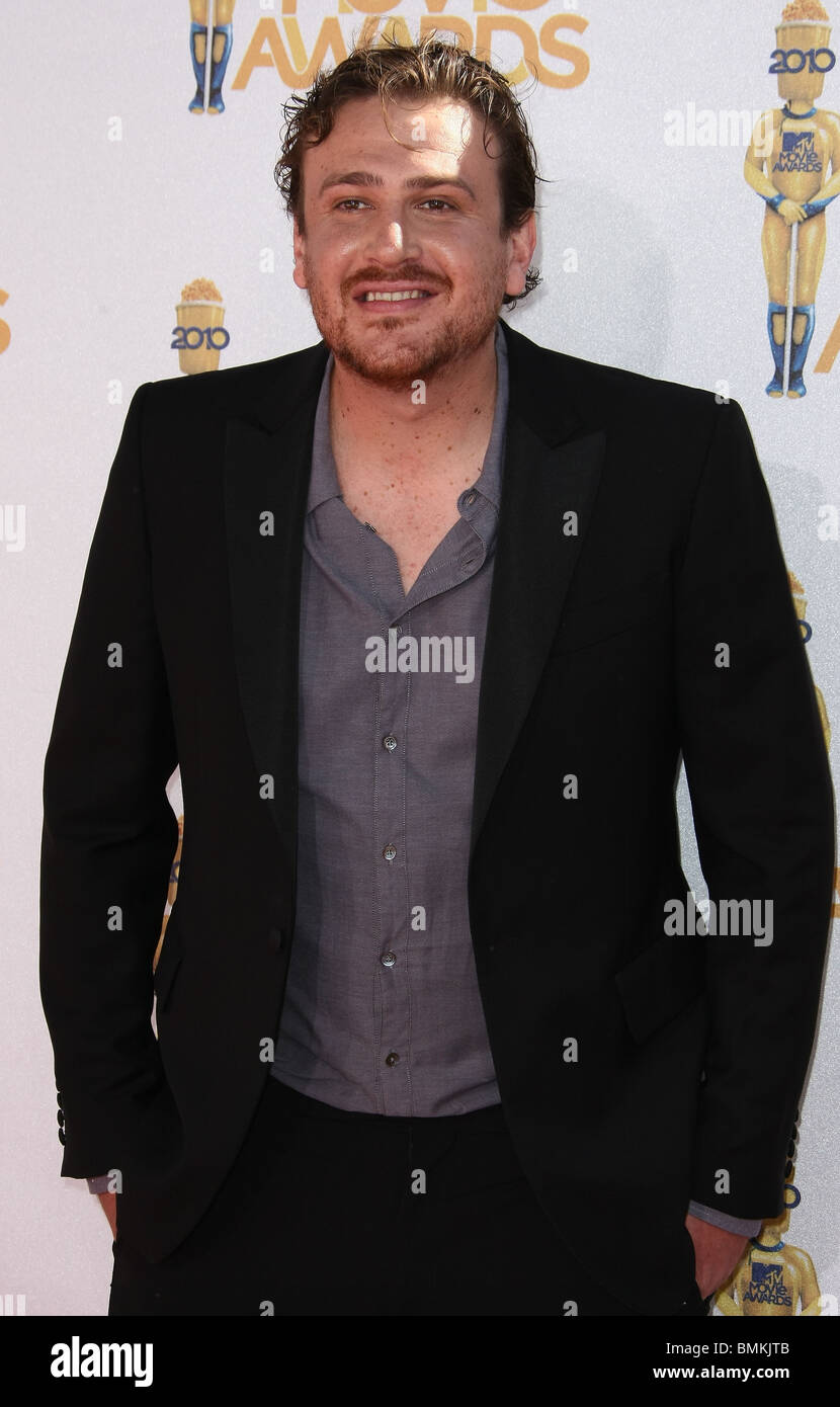 JASON SEGEL 2010 MTV MOVIE AWARDS RED CARPET UNIVERSAL CITY LOS ANGELES ...
