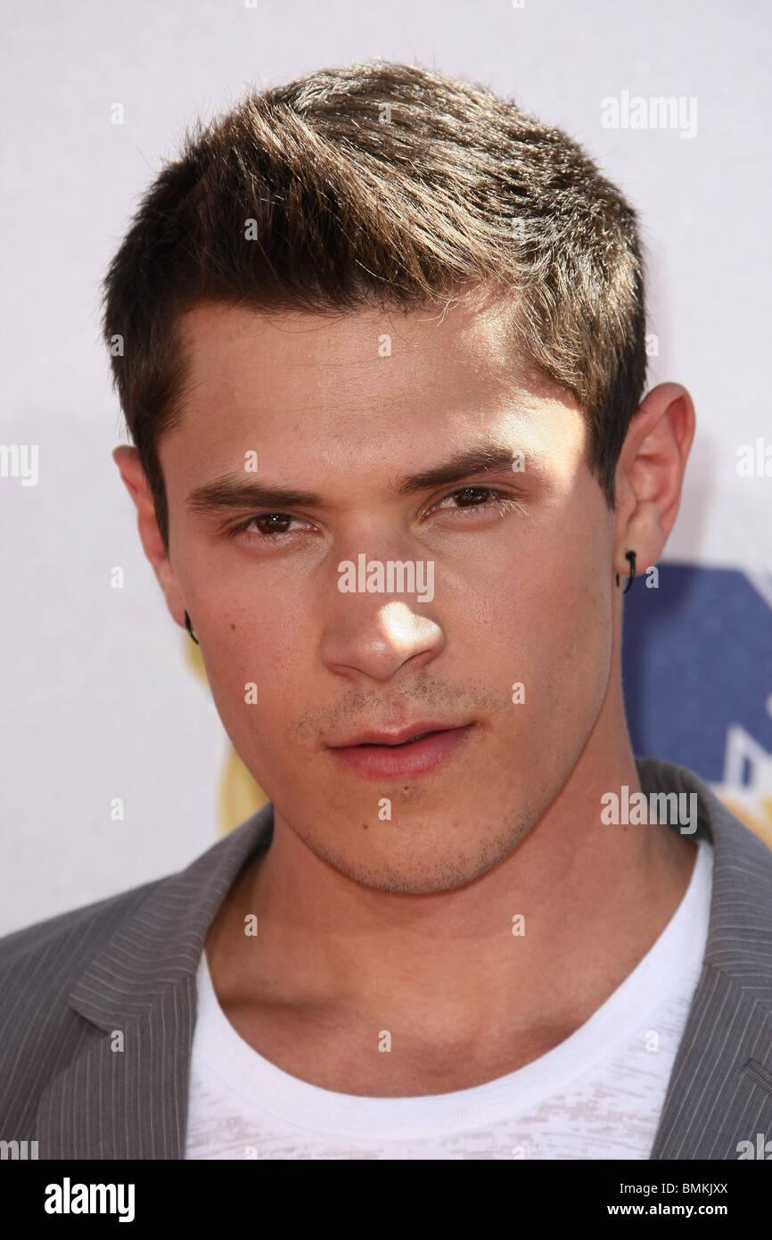 ALEX MERAZ 2010 MTV MOVIE AWARDS RED CARPET UNIVERSAL CITY LOS ANGELES ...