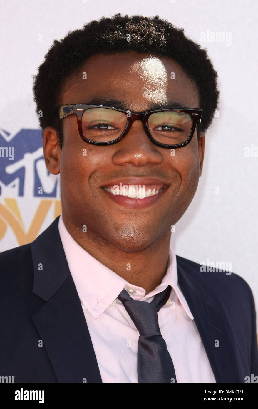 DONALD GLOVER 2010 MTV MOVIE AWARDS RED CARPET UNIVERSAL CITY LOS ...