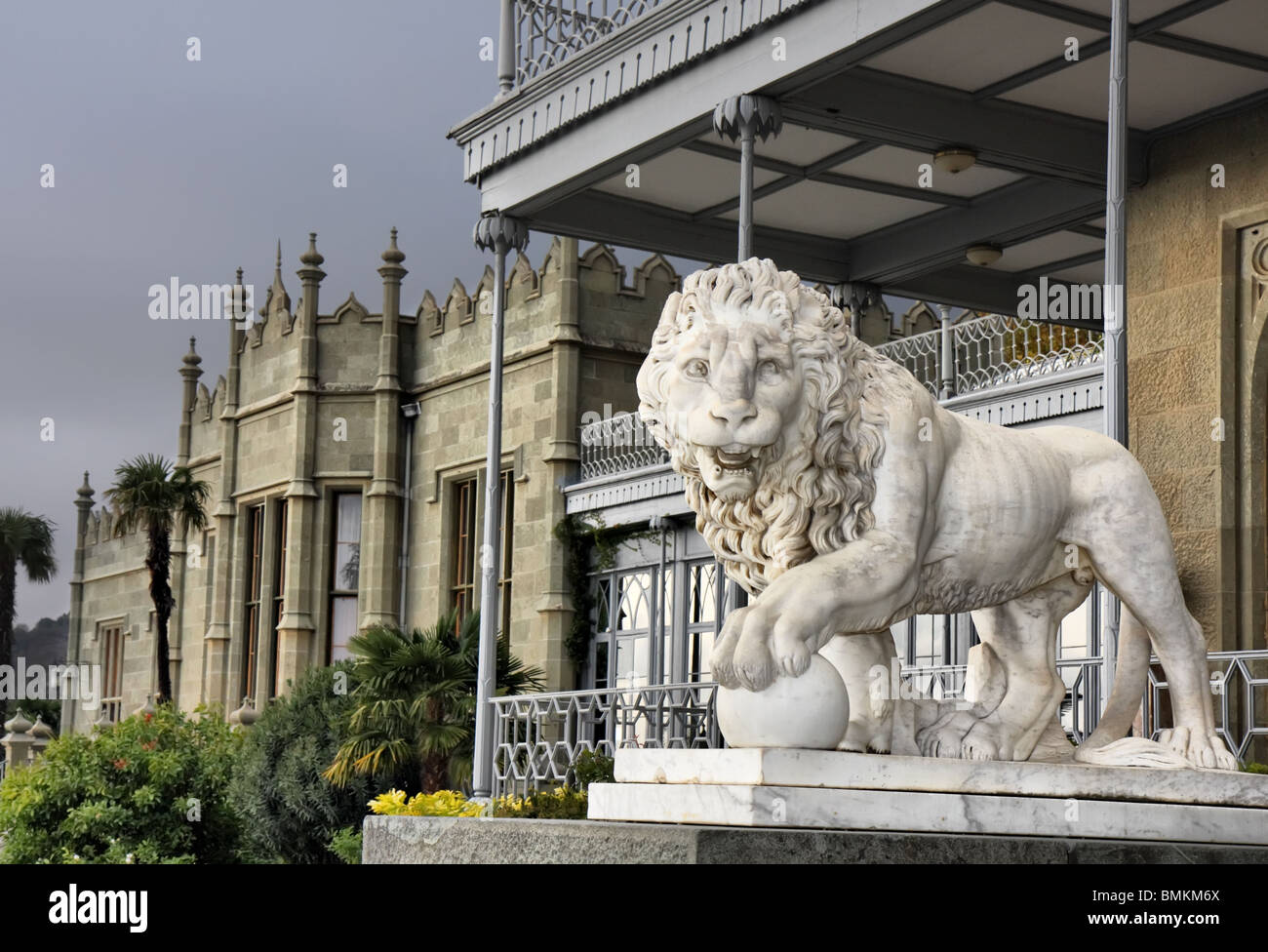 Marble sculpture of lion by the Vorontsovsky palace Stock Photo - Alamy