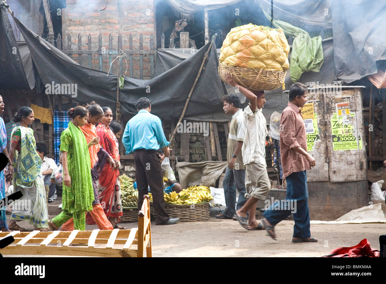 Indian street scene ; busy crowd market at Siyaldah ; Calcutta now ...
