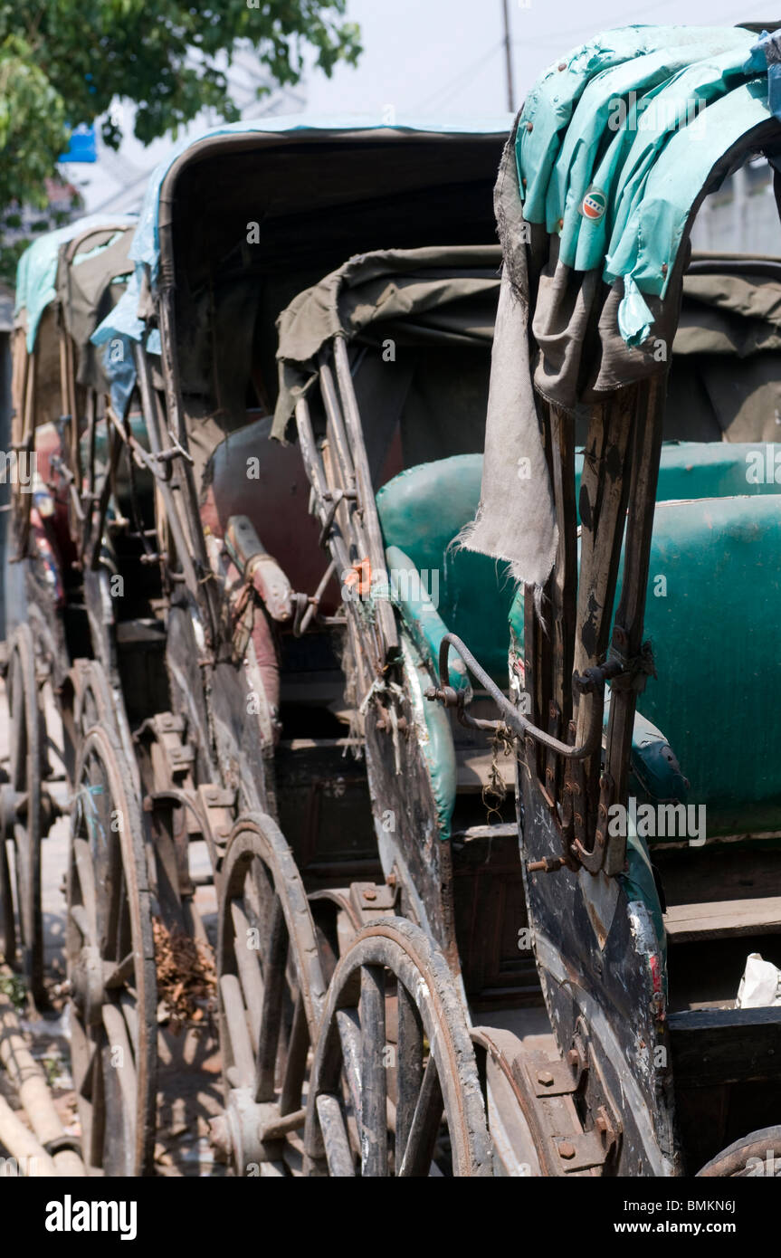 India rickshaws hi-res stock photography and images - Alamy