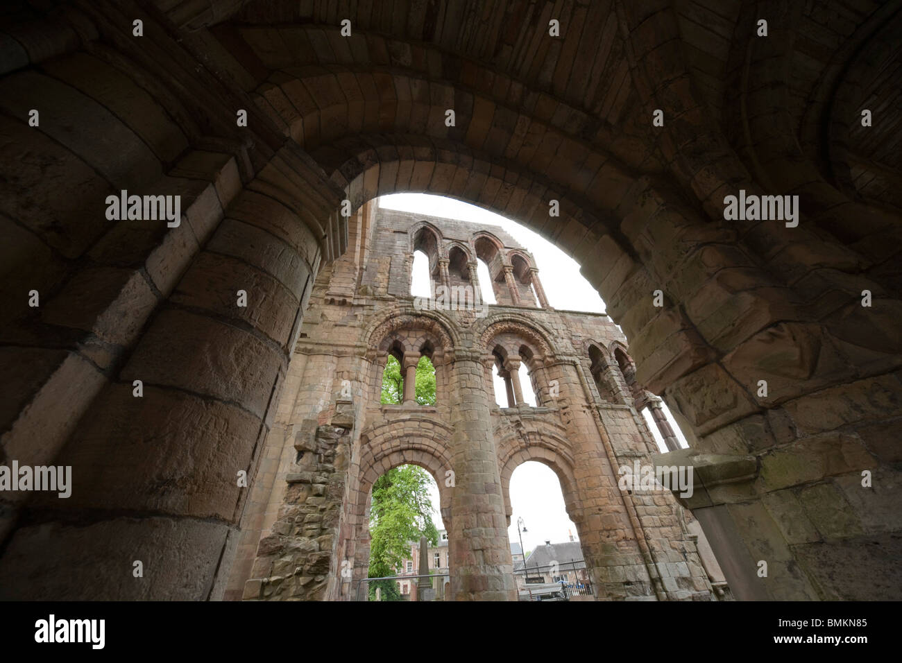 Jedburgh Abbey Scotland - the transition from Roman curved arches to ...