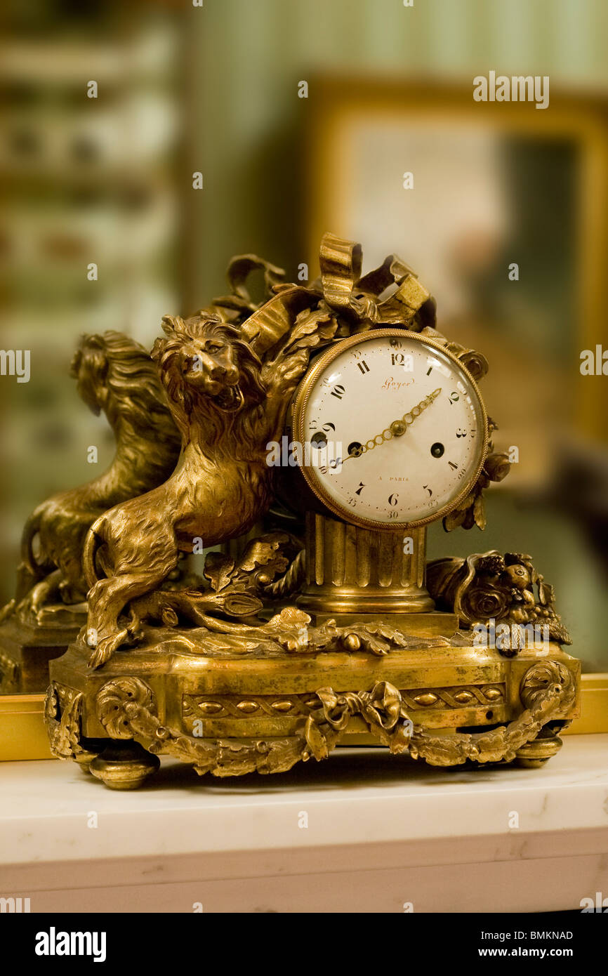 Manual clock hi-res stock photography and images - Alamy