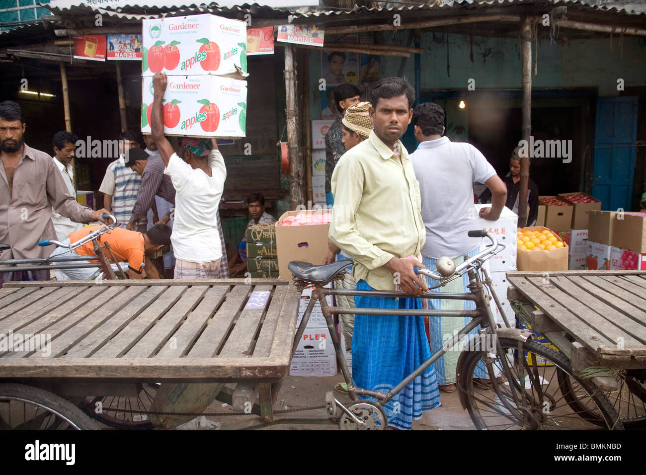 Lungi hi-res stock photography and images - Alamy