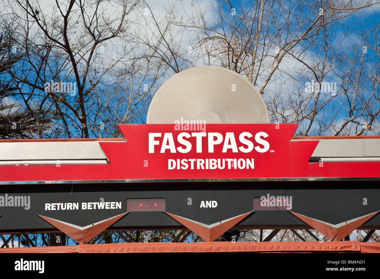 Fastpass line at Aerosmith's Rockin' Roller Coaster attraction at ...