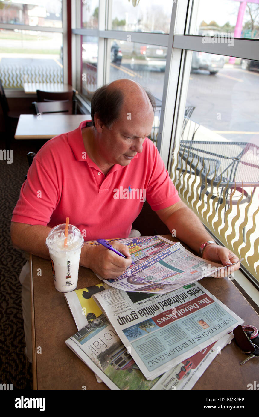 Unemployed worker hi-res stock photography and images - Alamy