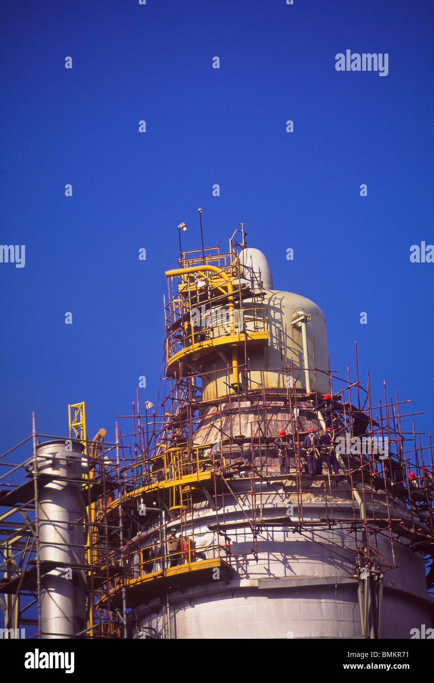 Venezuela oil tower hi-res stock photography and images - Alamy