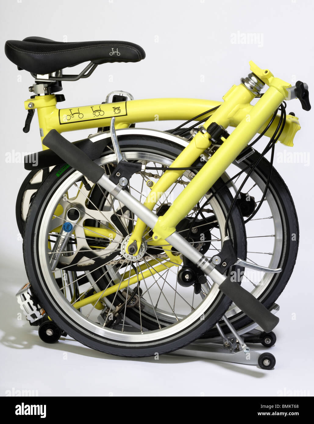 Brompton folding commuter bicycle Stock Photo - Alamy