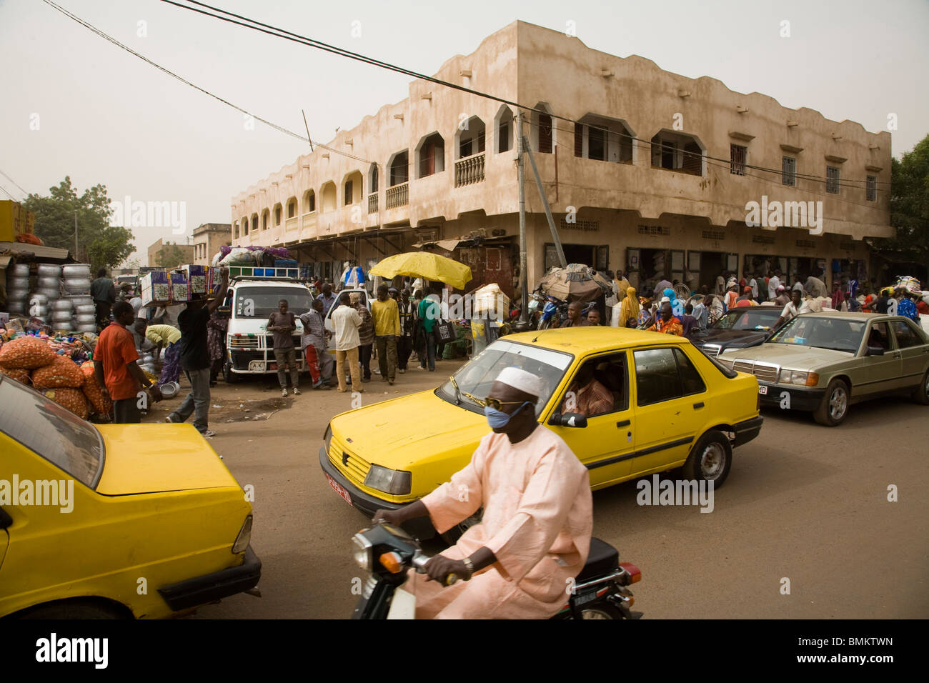 Mali, Bamako. Street scene Stock Photo - Alamy
