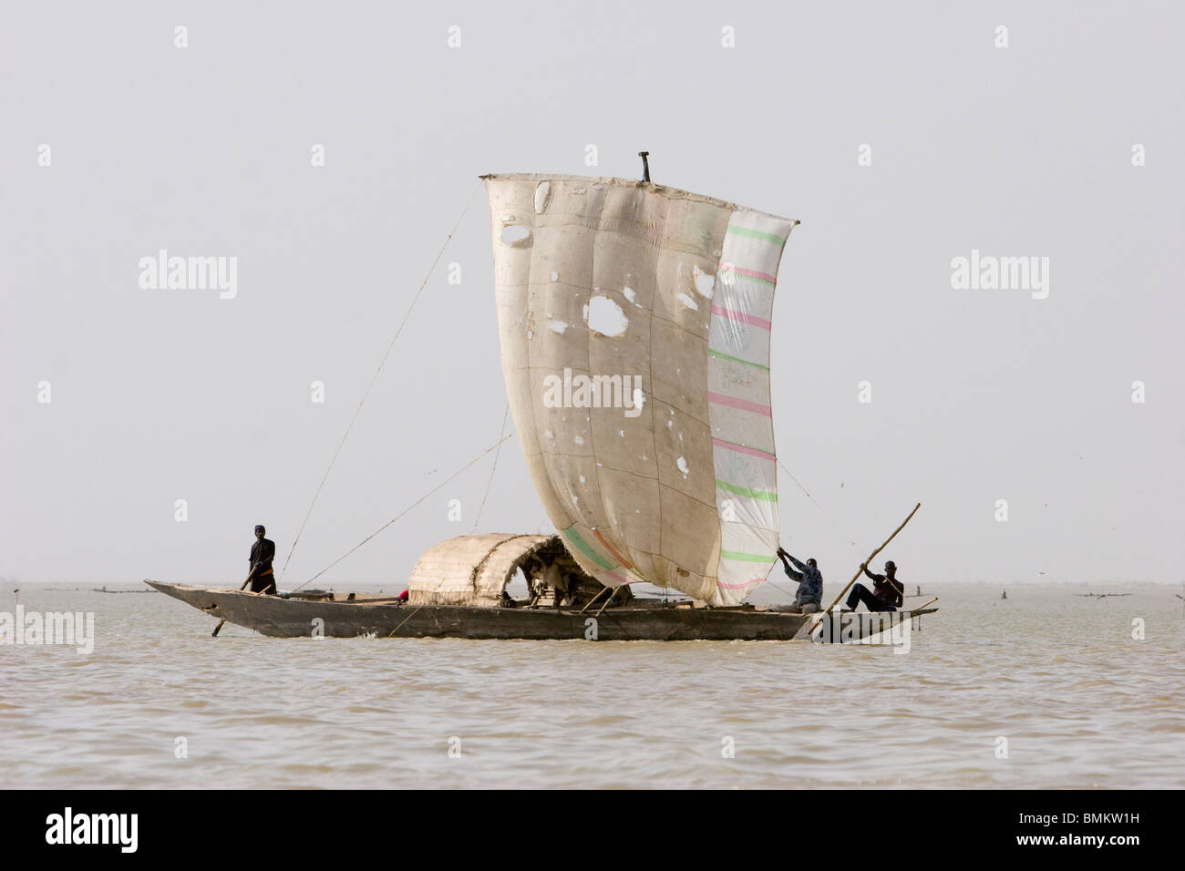 Mali, Lake D'Ebo. Sail boat on Lake Debo - Niger River Stock Photo - Alamy