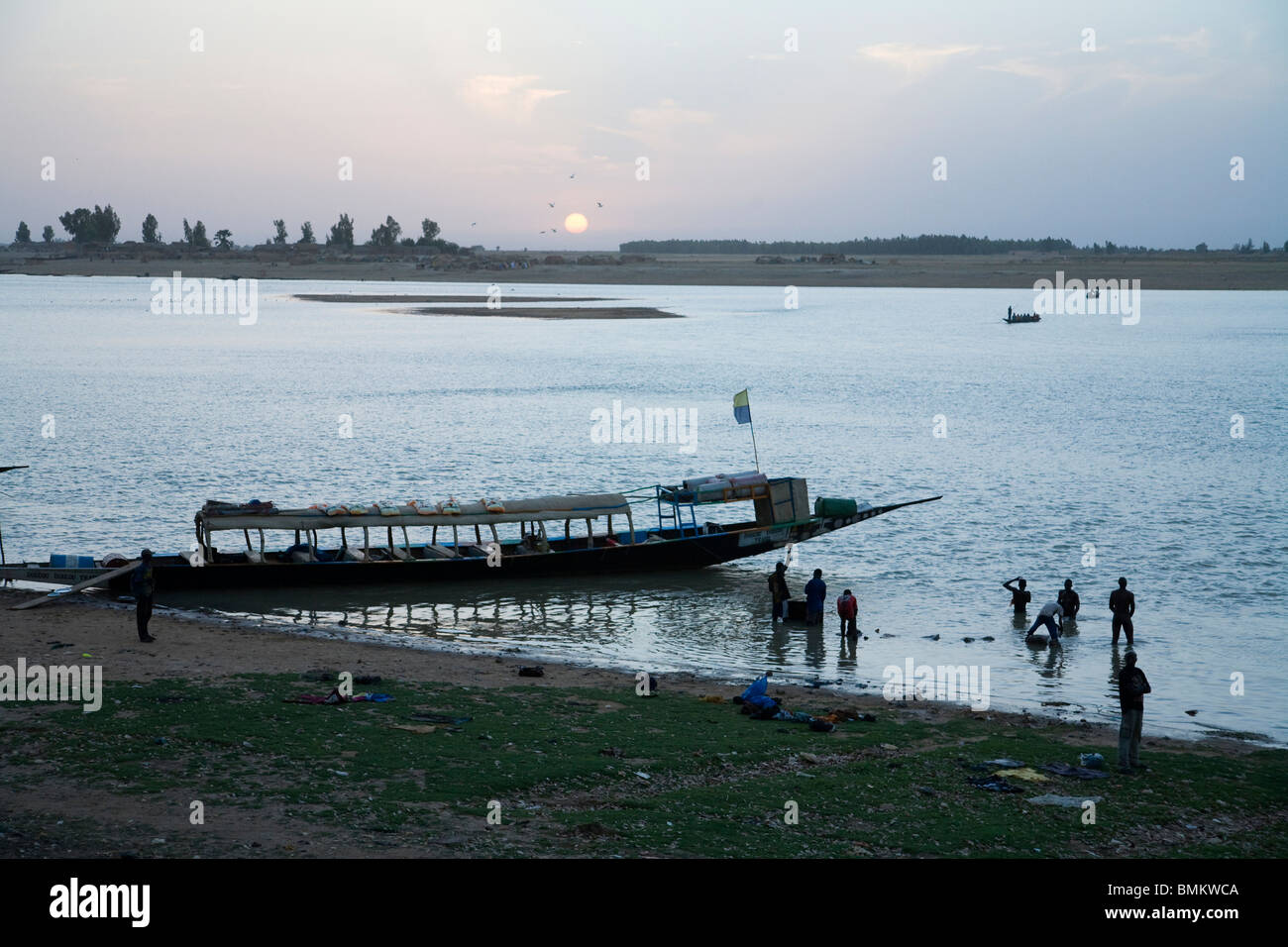 Mali, Mopti. Boat on the Niger River Stock Photo - Alamy