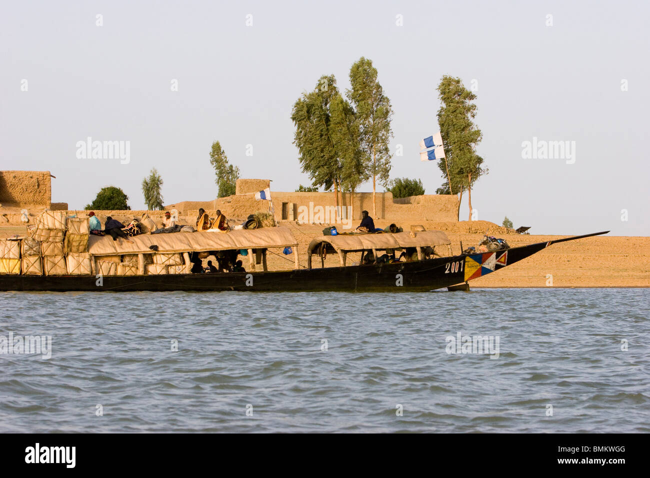 Carrying water mali hi-res stock photography and images - Alamy