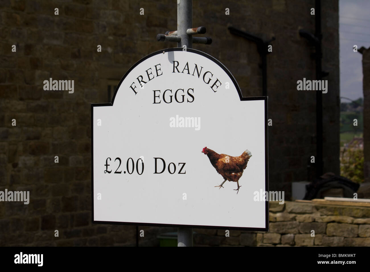 Free range eggs sign hi-res stock photography and images - Alamy