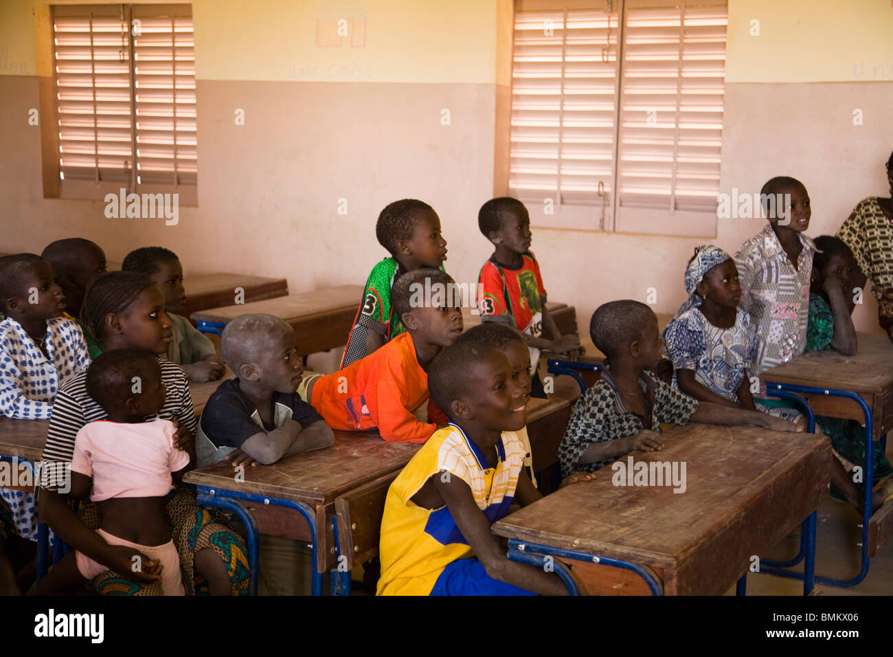 Mali, Sebi, Children in classroom Stock Photo - Alamy